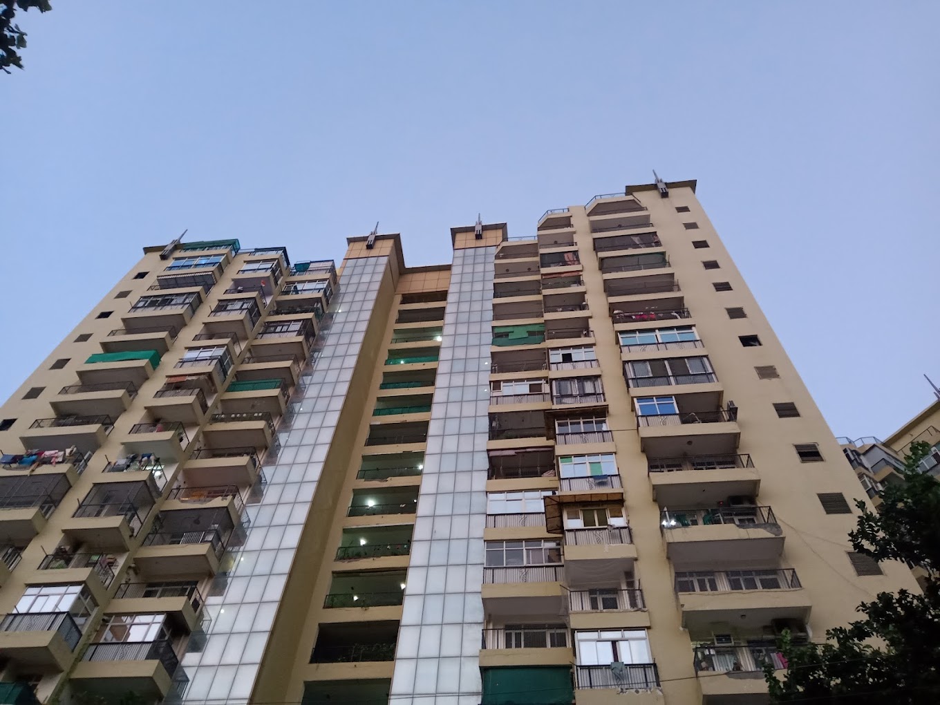 Prateek Fedora is in Sector 61 Noida